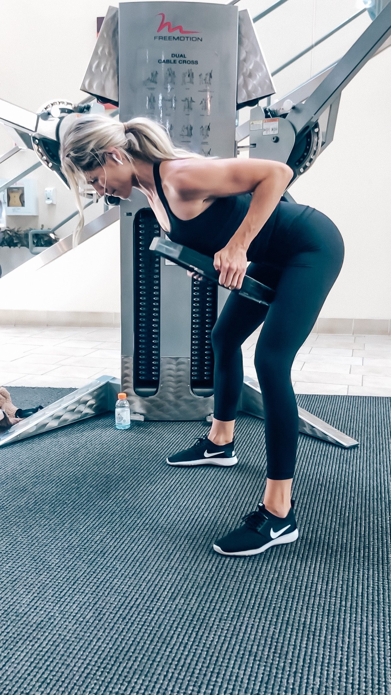 THIS WORKOUT IS HELPING ME SCULPT A FIT BACK